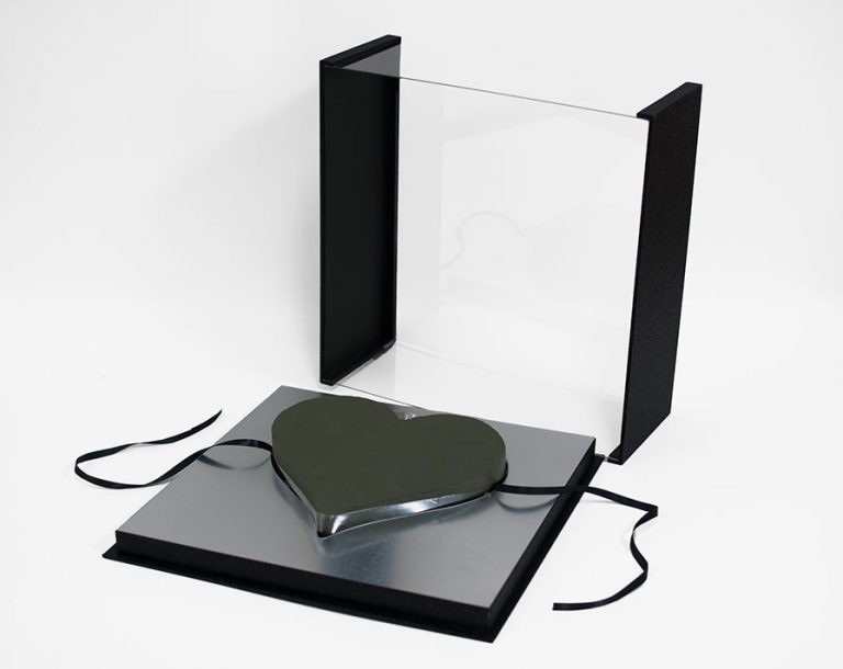 1141A Black Magic Mirror Love Box with Heart Shape in the Middle with ...